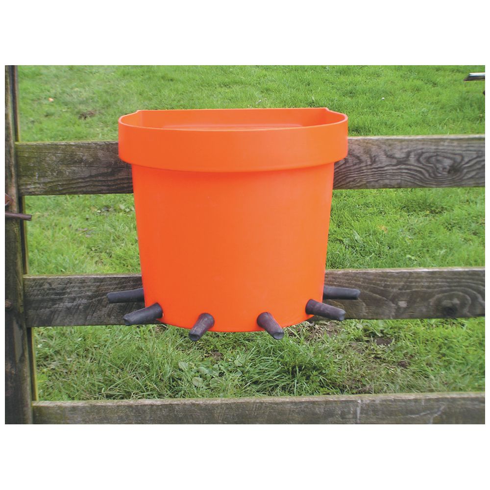 Shoof Calf Feeder Rail Bucket 6-Place | Raymonds Warehouse